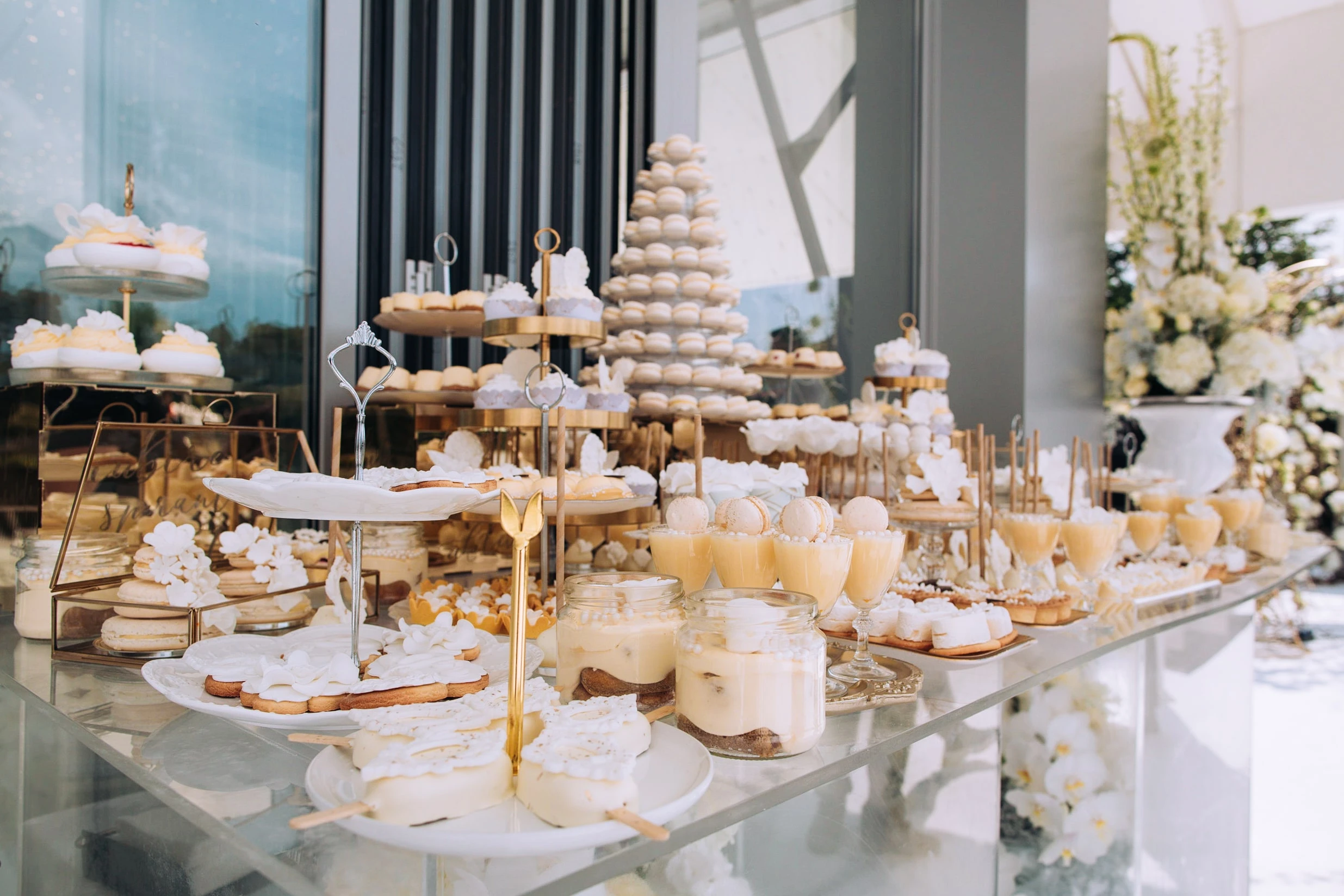 CANDY BAR DESIGN WHITE