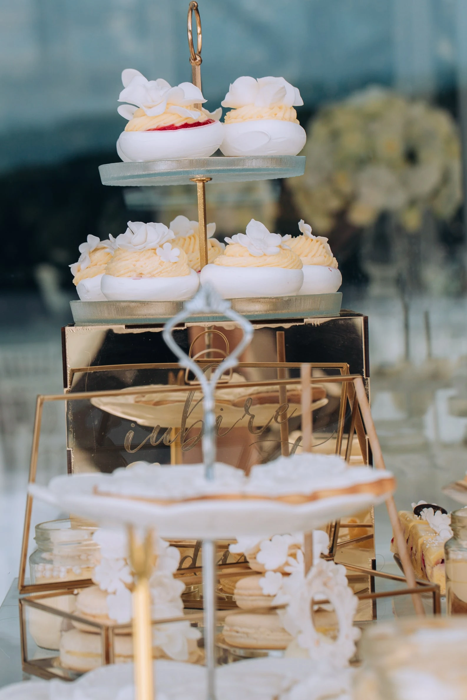 CANDY BAR DESIGN WHITE