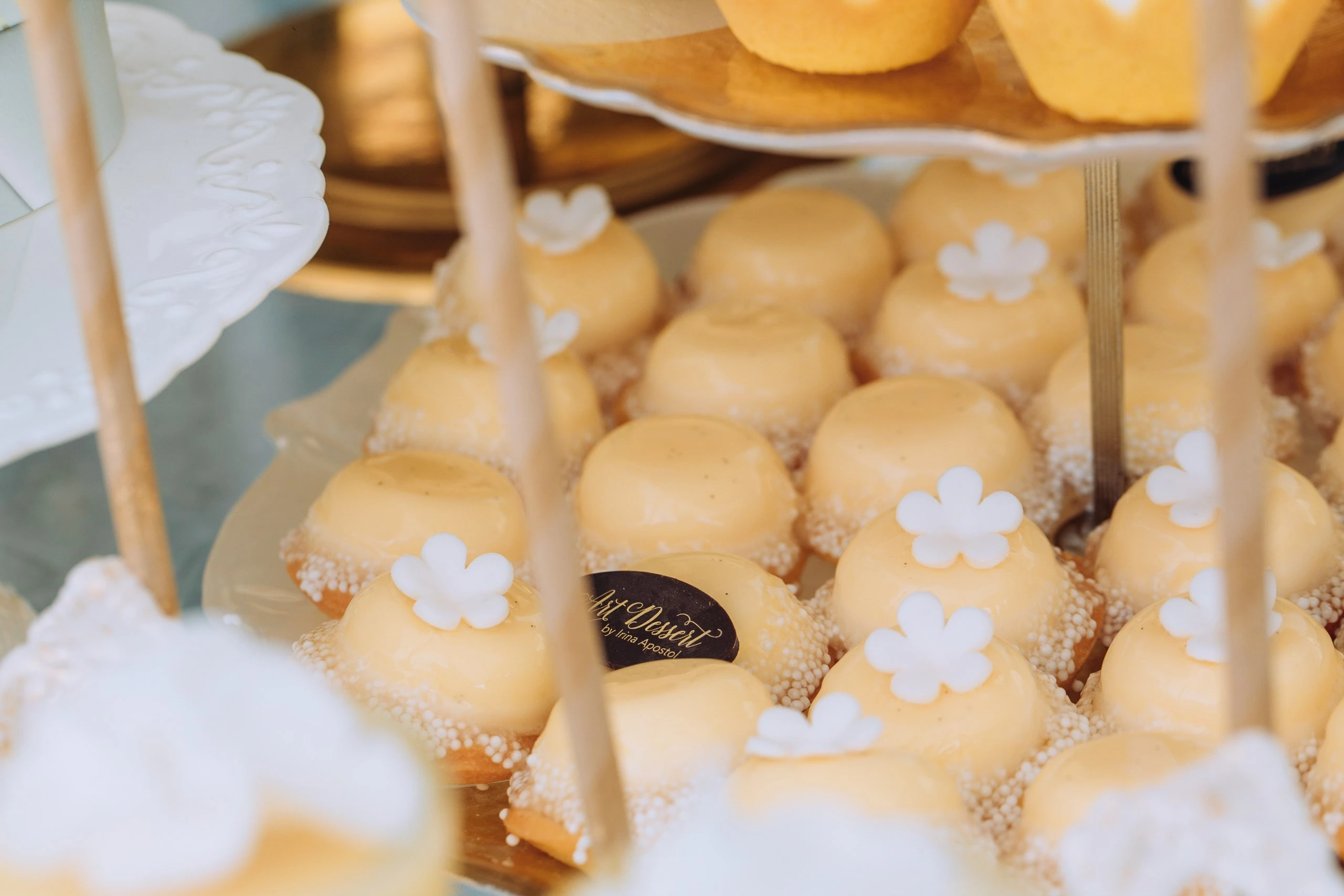 CANDY BAR DESIGN WHITE