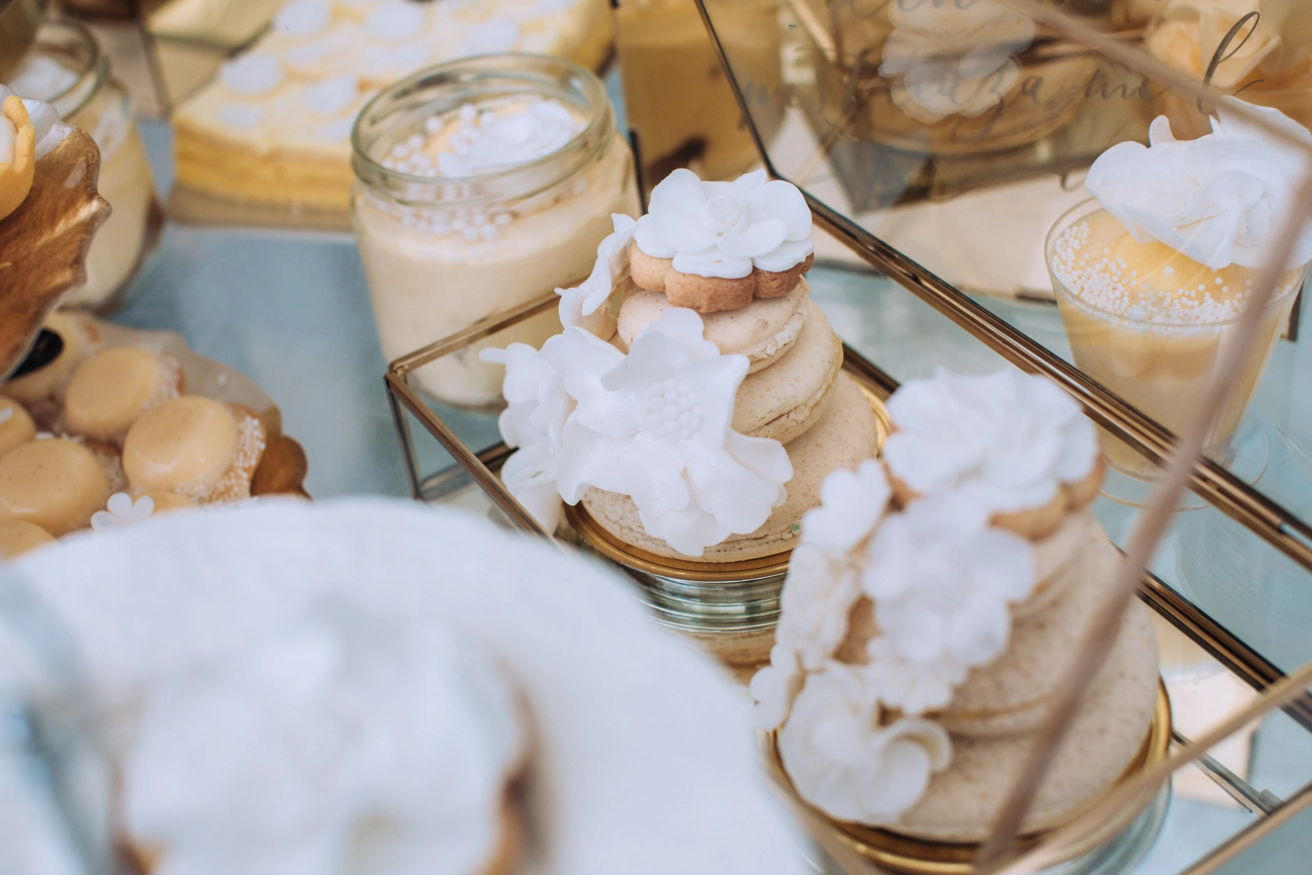 CANDY BAR DESIGN WHITE