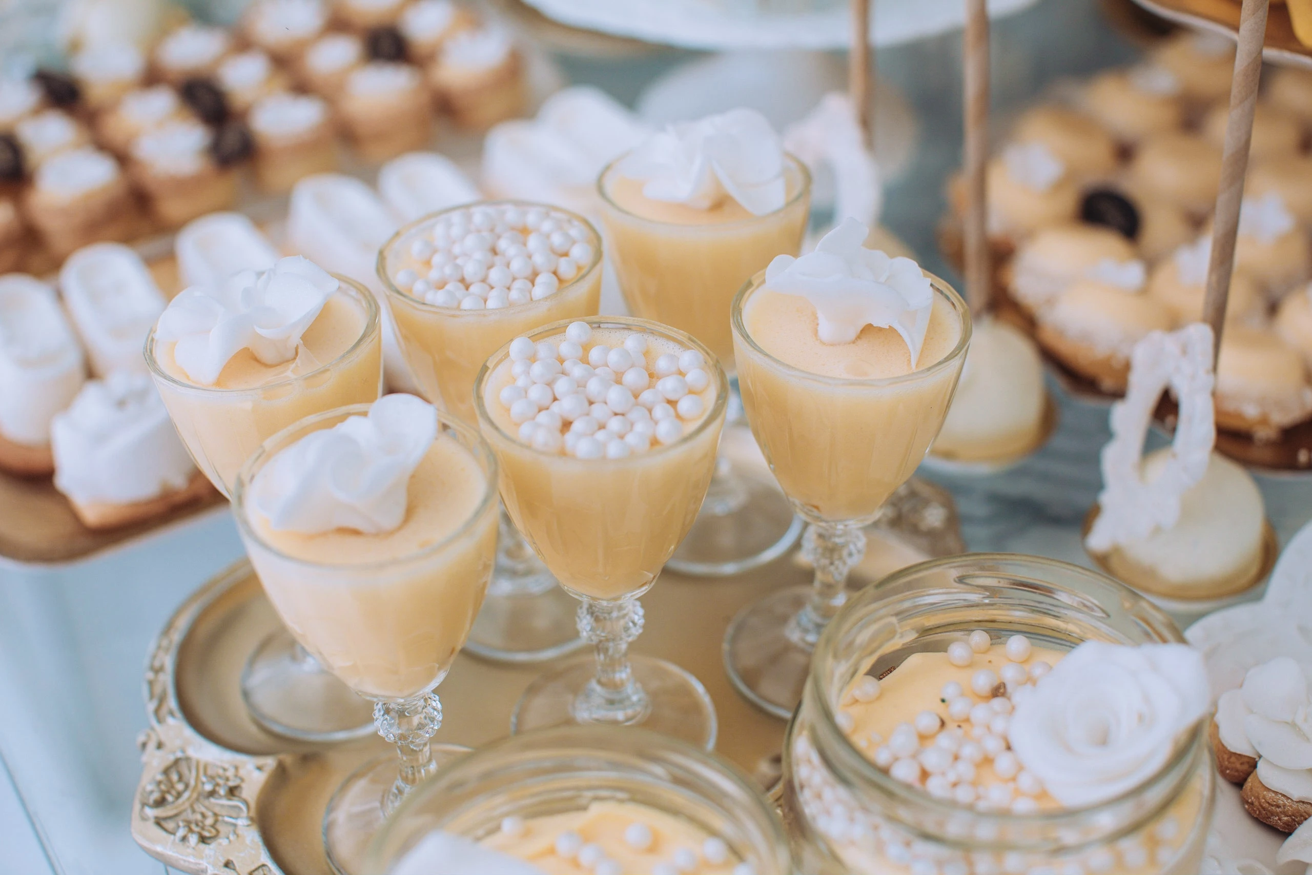 CANDY BAR DESIGN WHITE