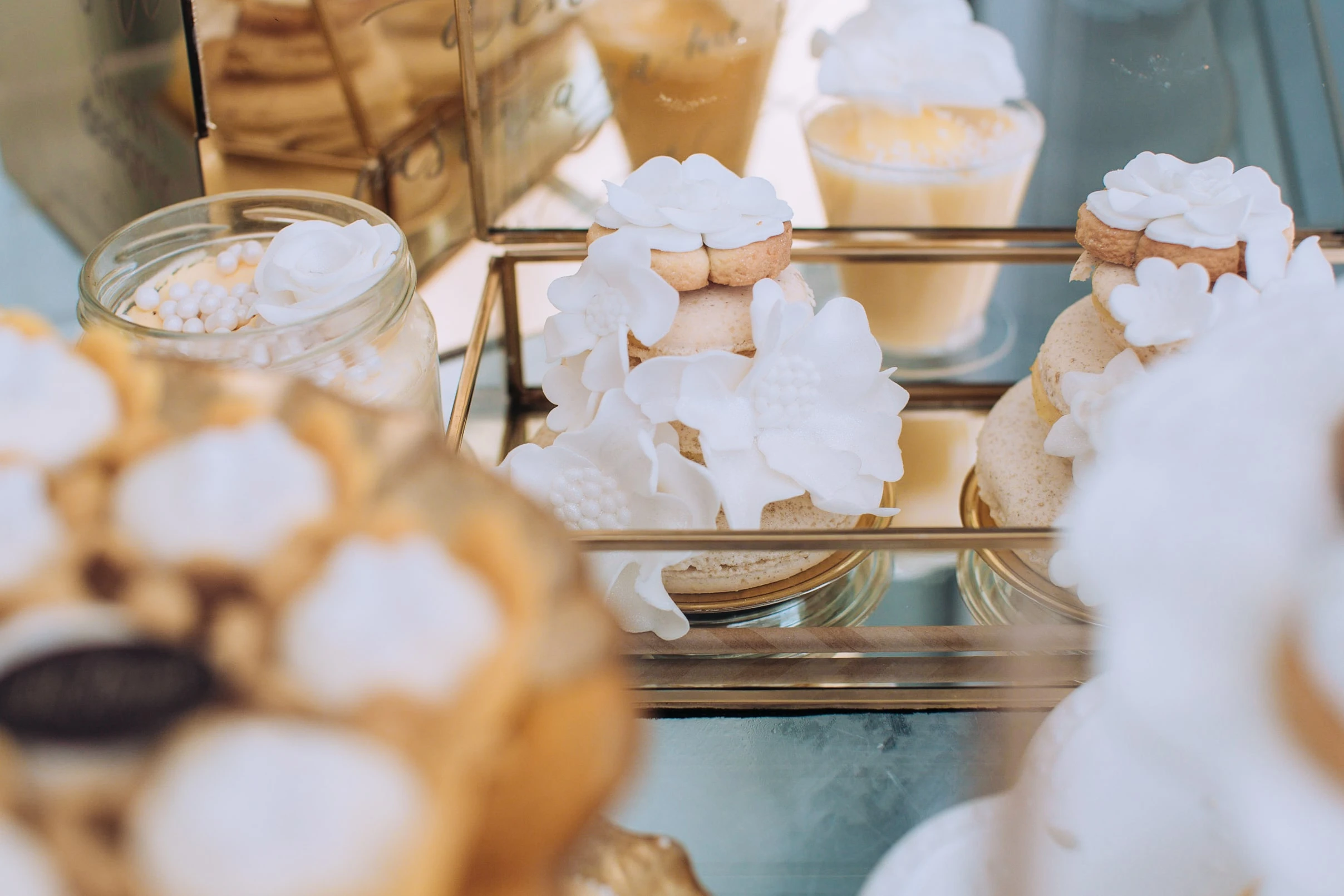 CANDY BAR DESIGN WHITE