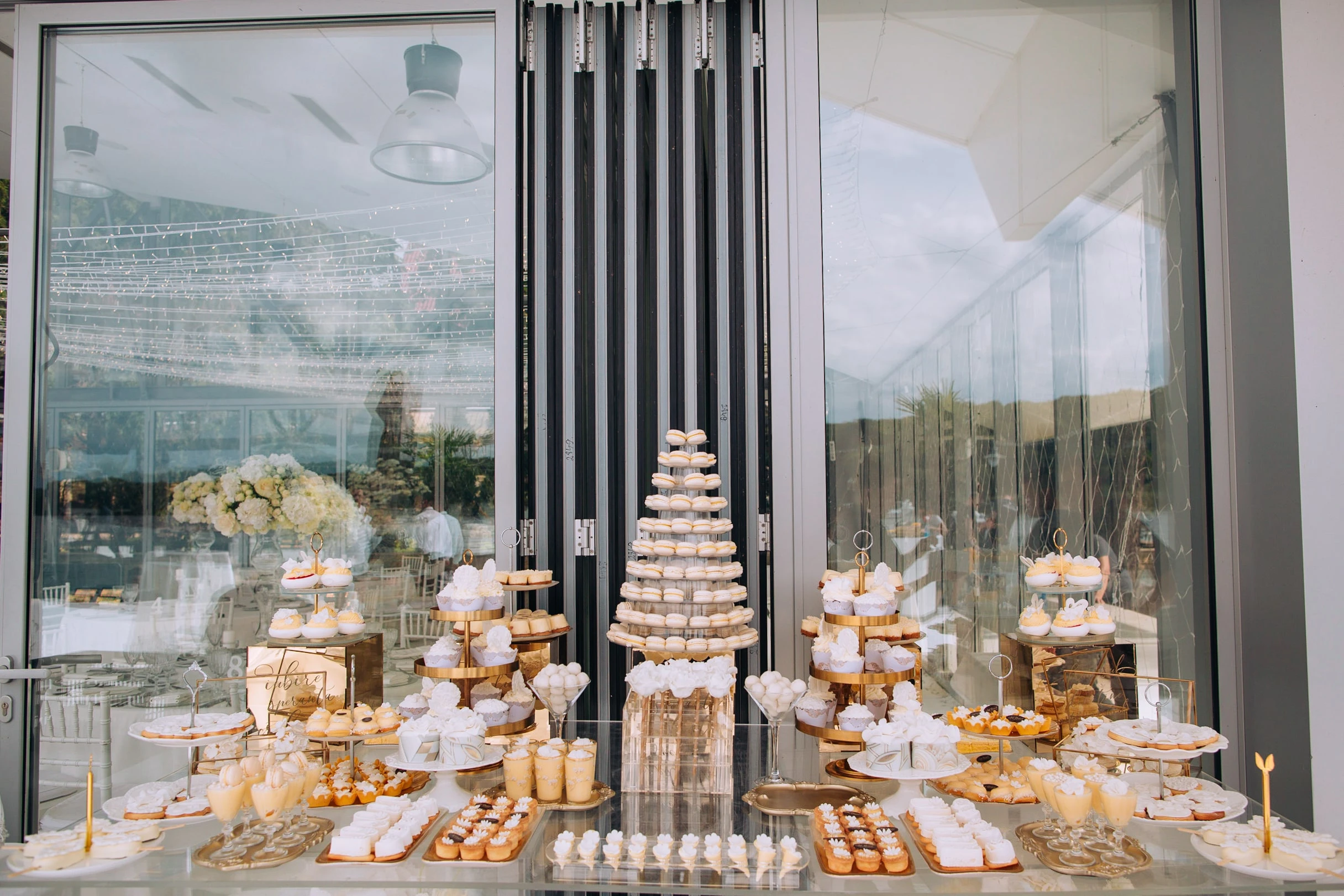 CANDY BAR DESIGN WHITE