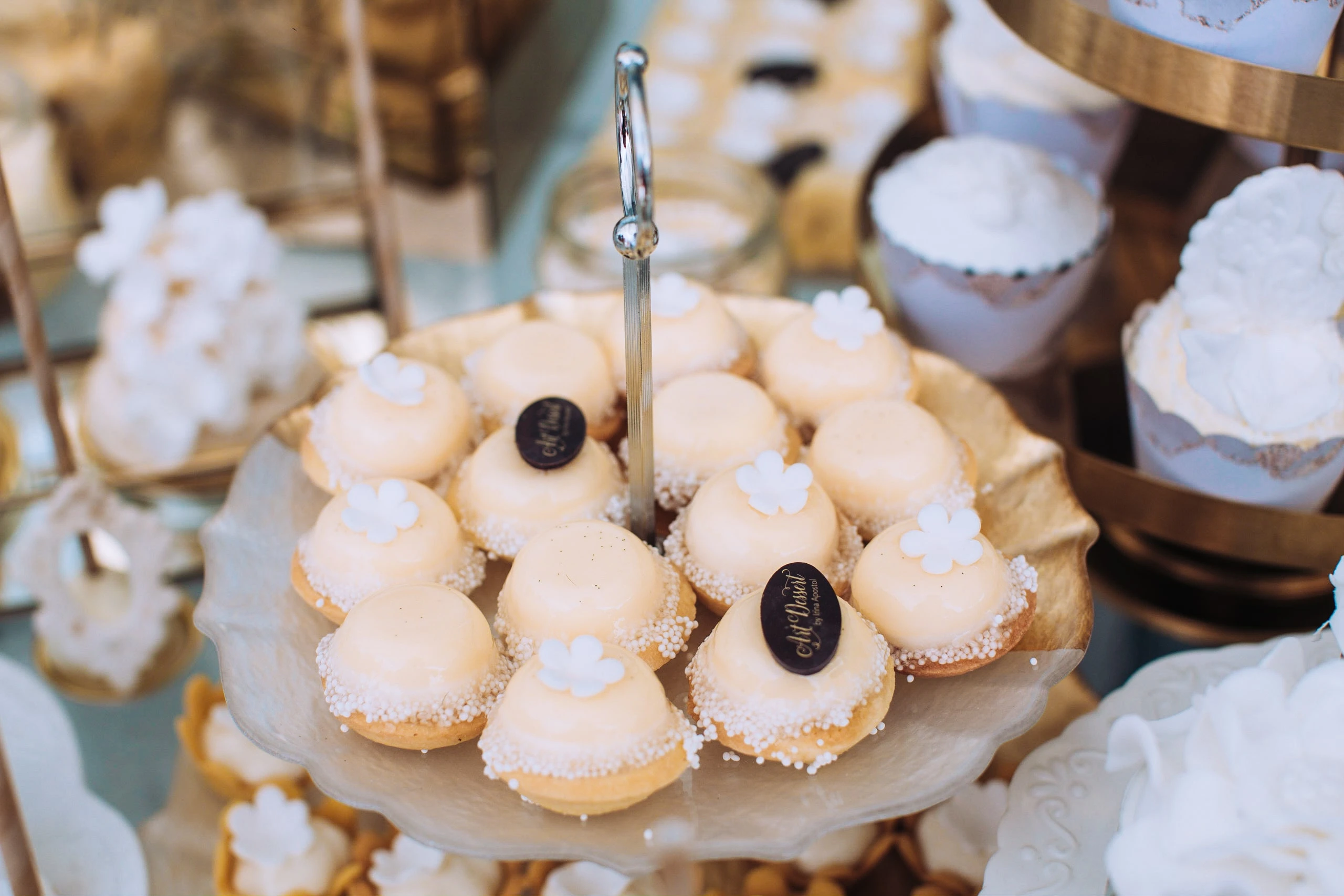 CANDY BAR DESIGN WHITE