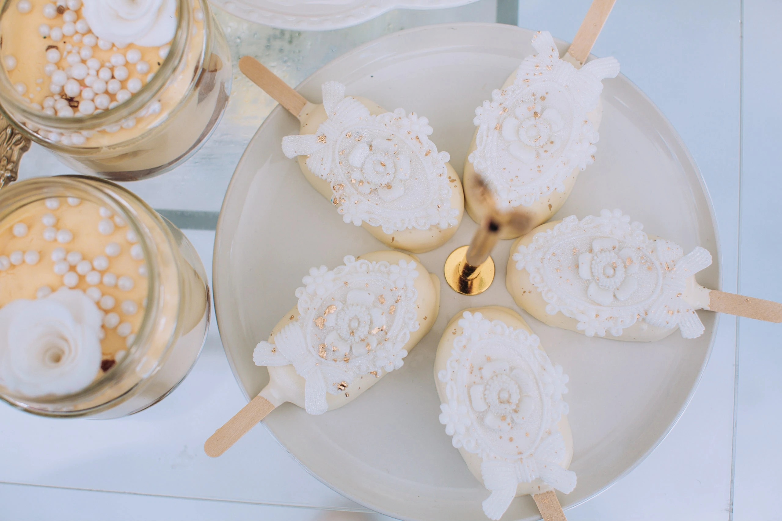 CANDY BAR DESIGN WHITE