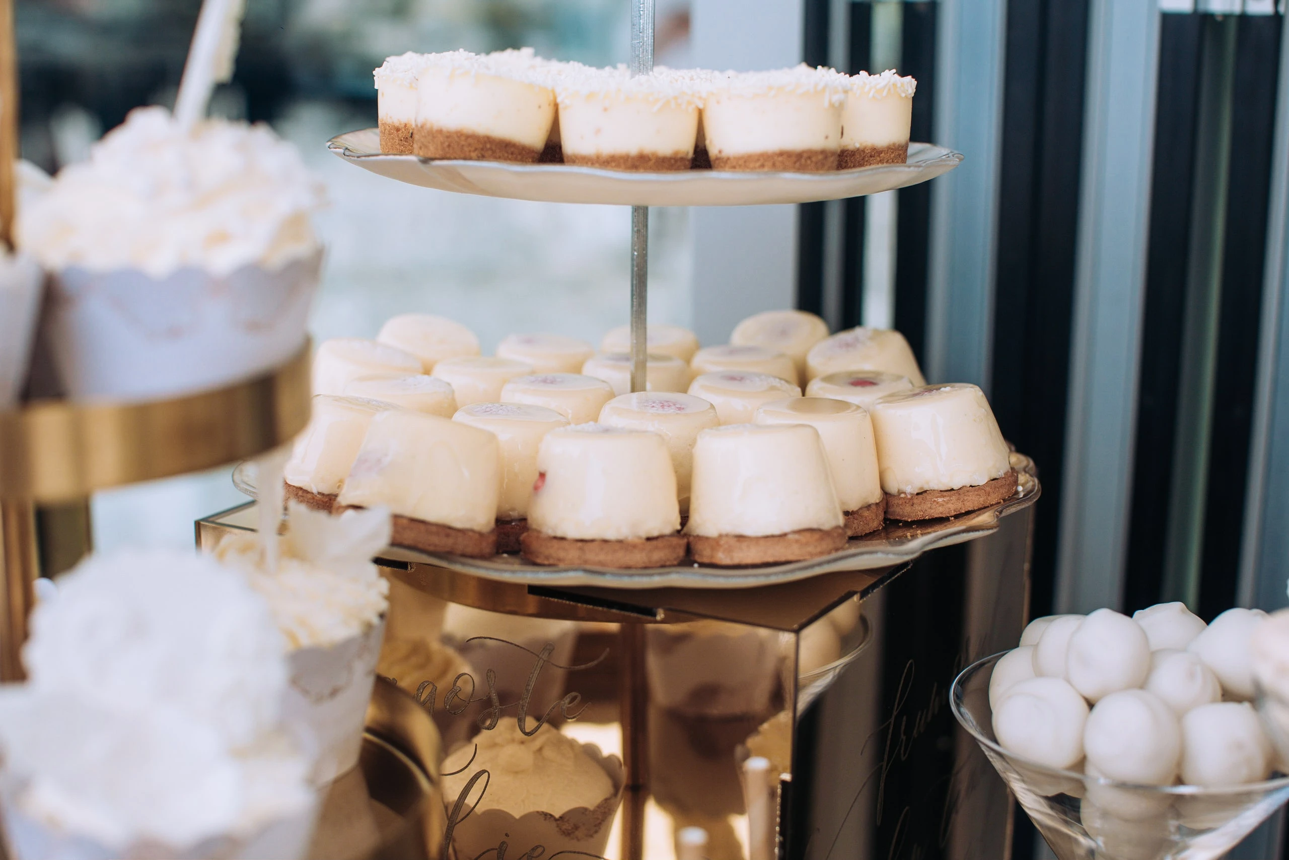 CANDY BAR DESIGN WHITE