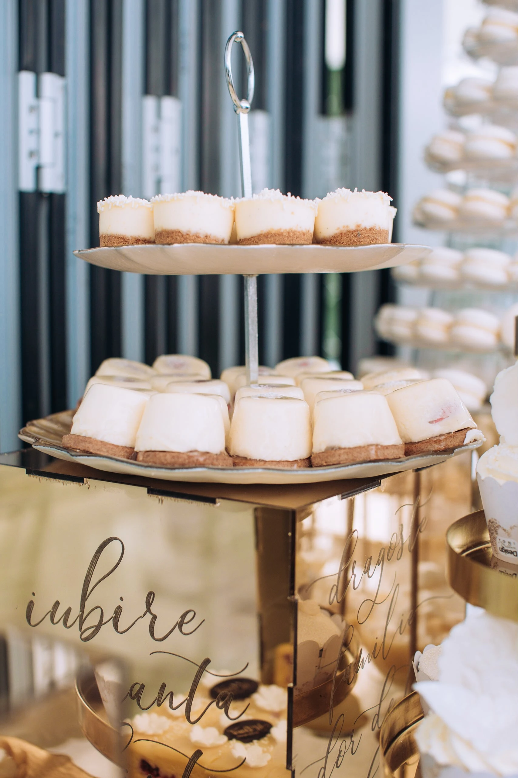 CANDY BAR DESIGN WHITE