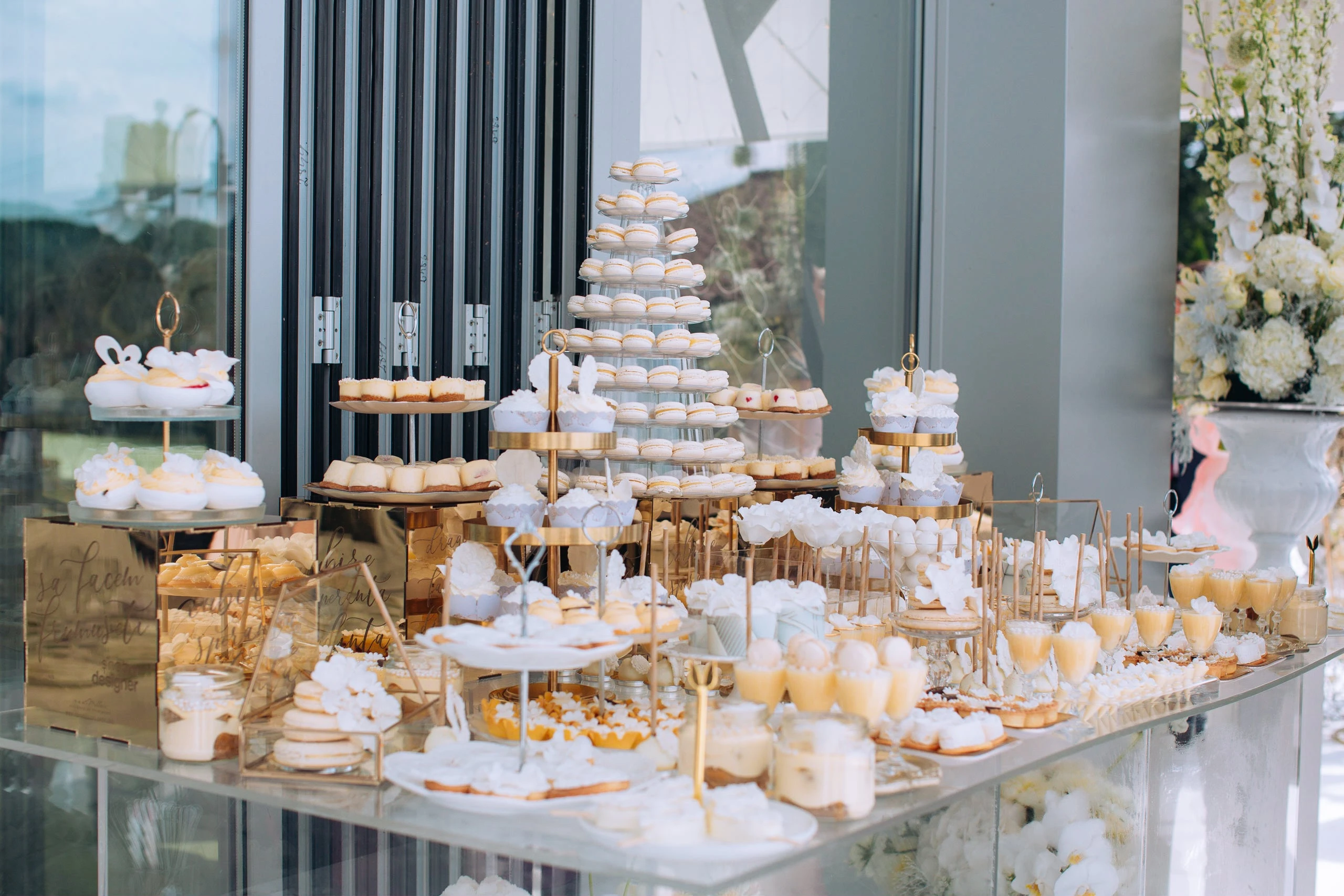 CANDY BAR DESIGN WHITE